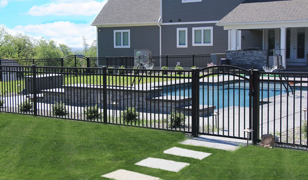 Maintenance Free Fencing: What Are the Best Low Maintenance Options?