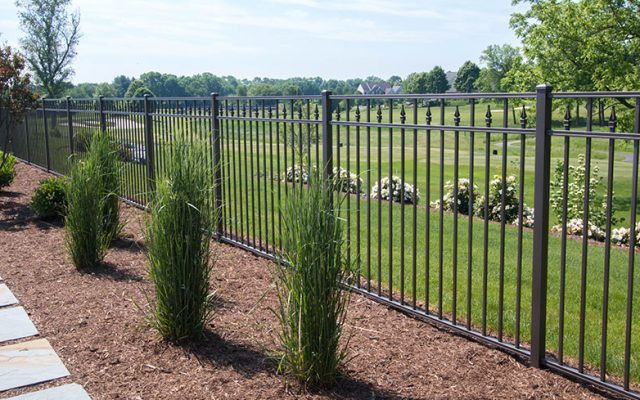 Shared Fences: Guide to Splitting the Fence Cost with Your Neighbor