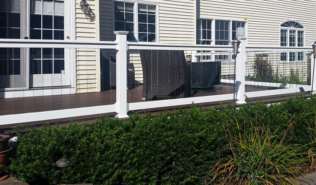 Luxury Deck Railings | 5 Deck Railing Options & Traits [Pro Buying Guide]