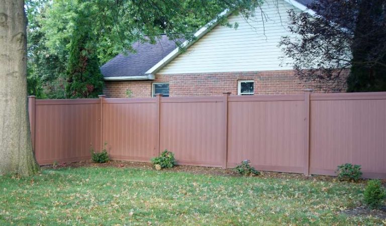 7 Best Brown Vinyl Fences, Swatches & Styles
