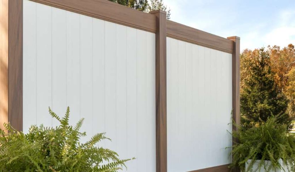 7 Best Brown Vinyl Fences, Swatches & Styles