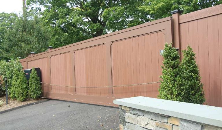 7 Best Brown Vinyl Fences, Swatches & Styles