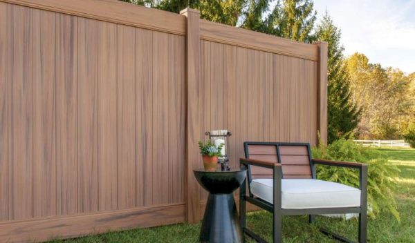 7 Best Brown Vinyl Fences, Swatches & Styles