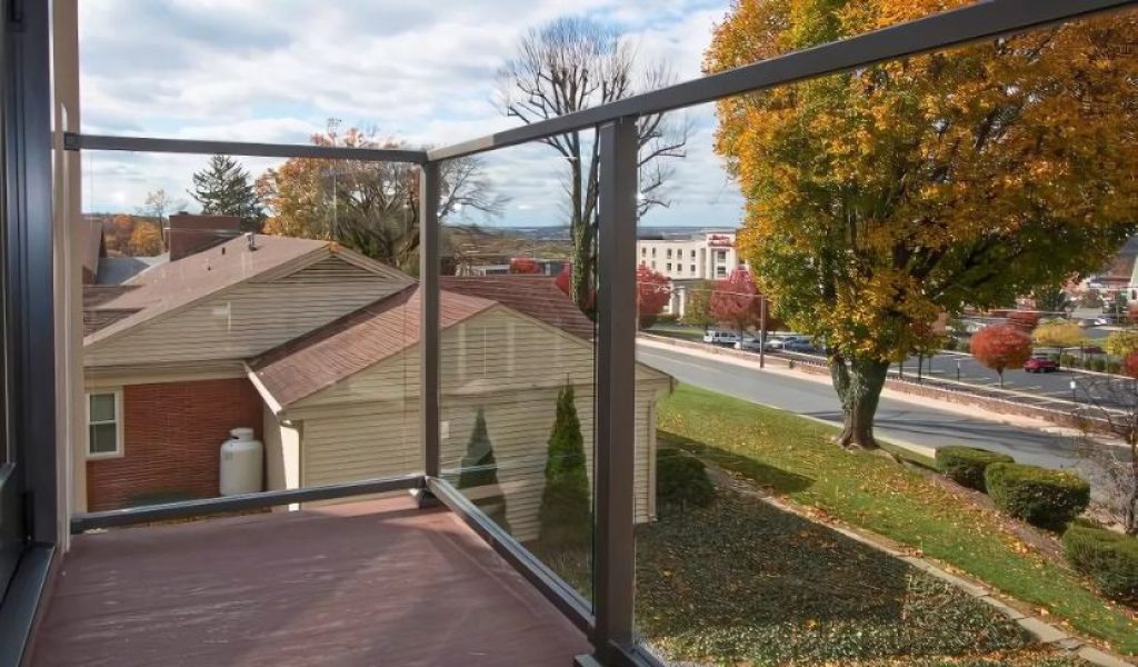Pros and Cons of Glass Railing Systems